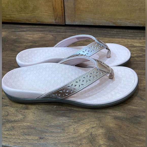 Vionic | Shoes | Vionic Tide Perforated Flip Flop Sandals Orthopaedic ...
